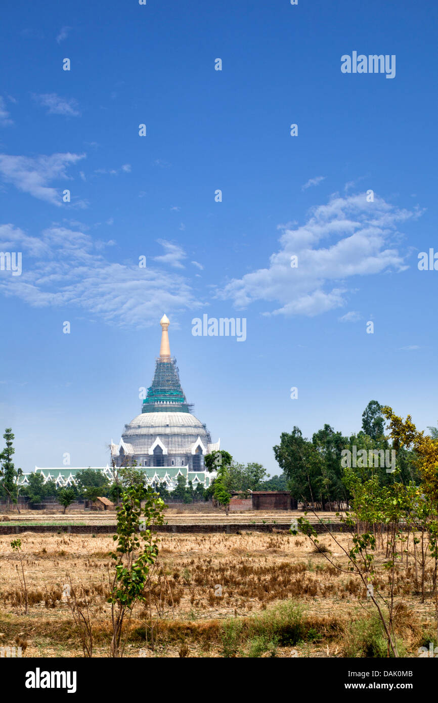 Buddhist temple daen mahamongkol chai hi-res stock photography and ...