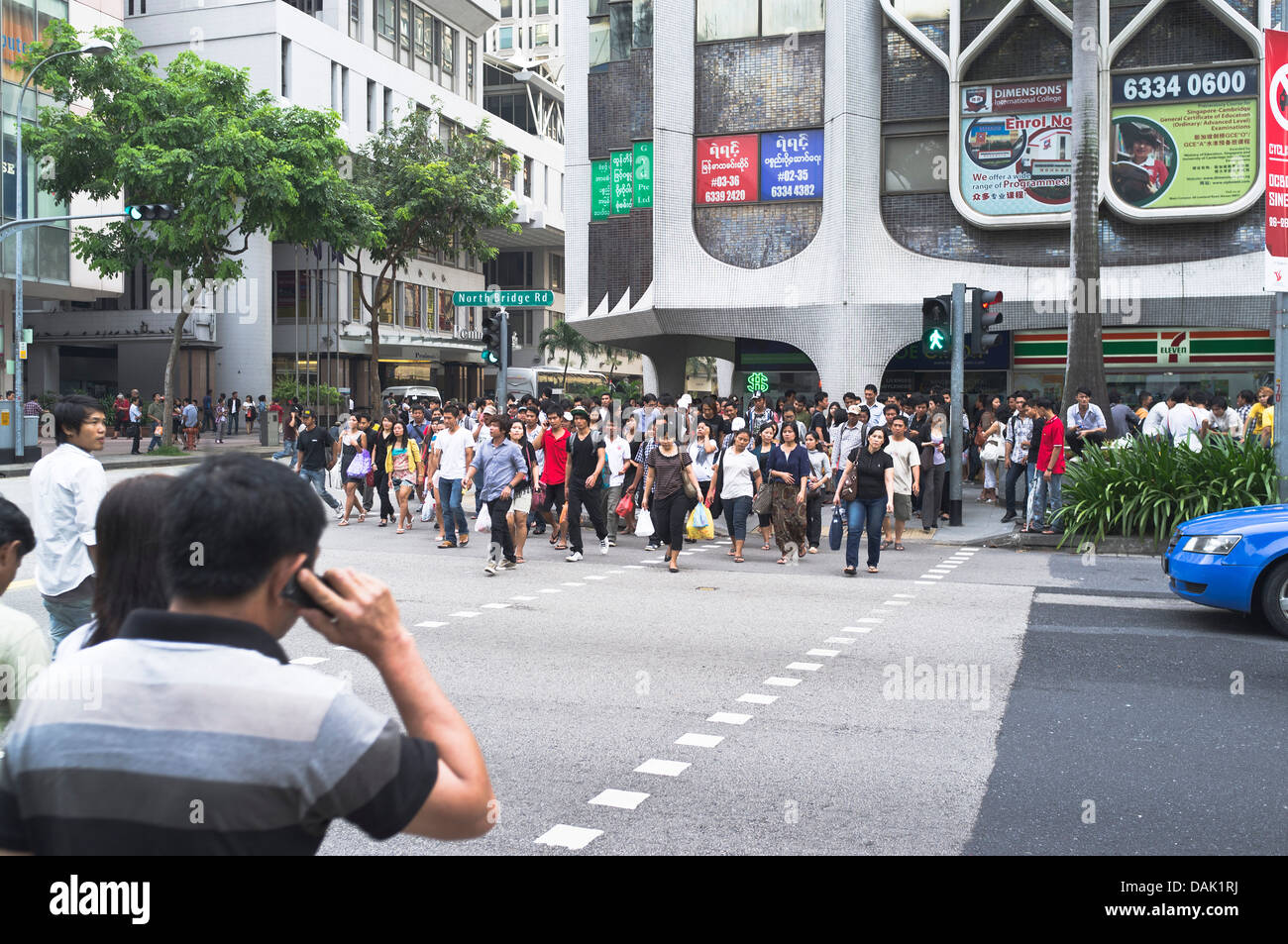 dh Street crossing DOWNTOWN SINGAPORE Crowds people pedestrian road ...