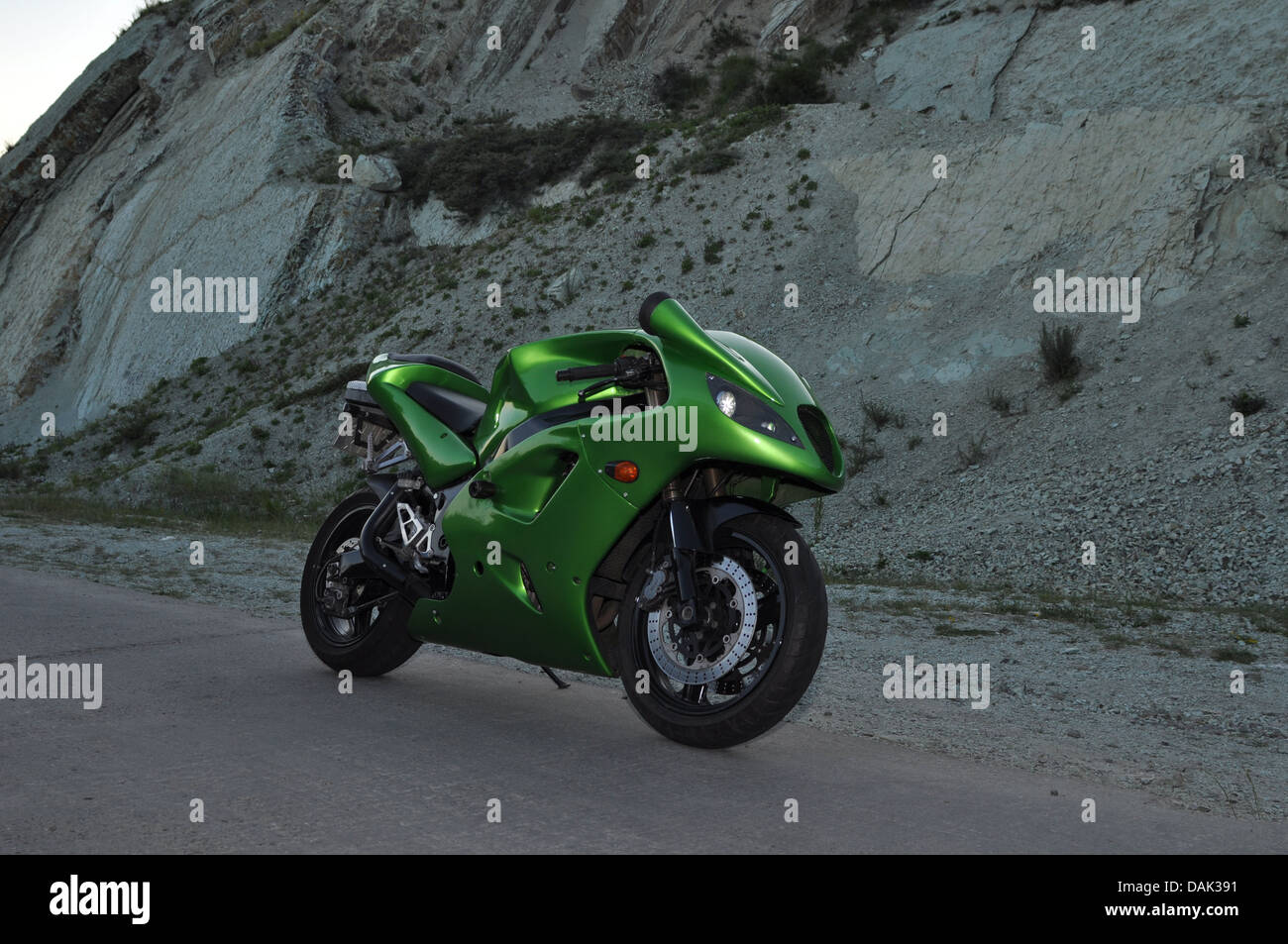 Green sport motorcycle hi-res stock photography and images - Alamy
