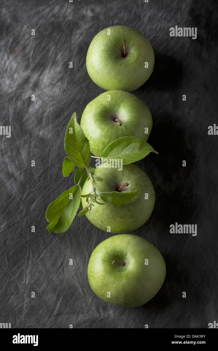 Four apples in row hi-res stock photography and images - Alamy