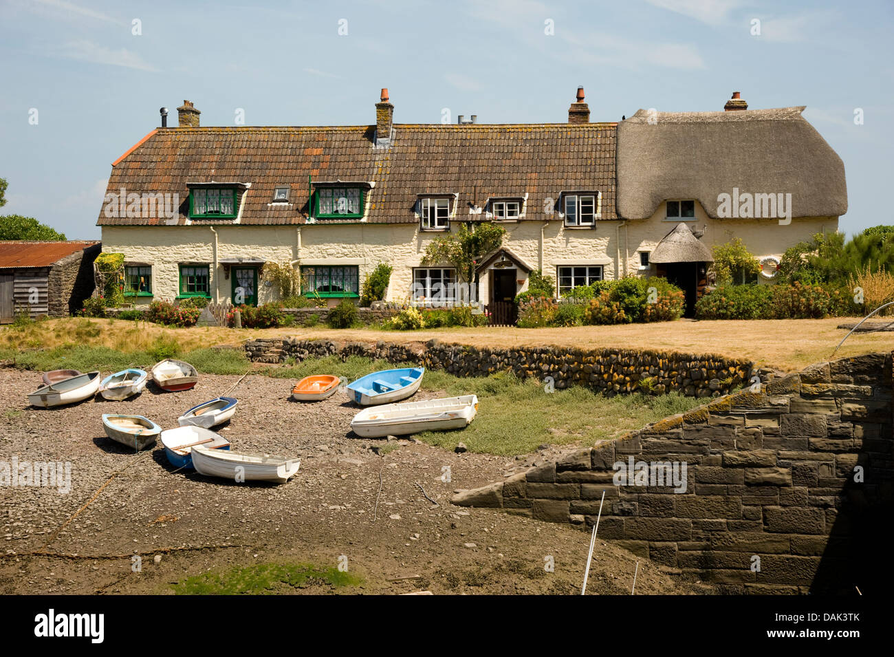 Coastal cottages hi-res stock photography and images - Alamy