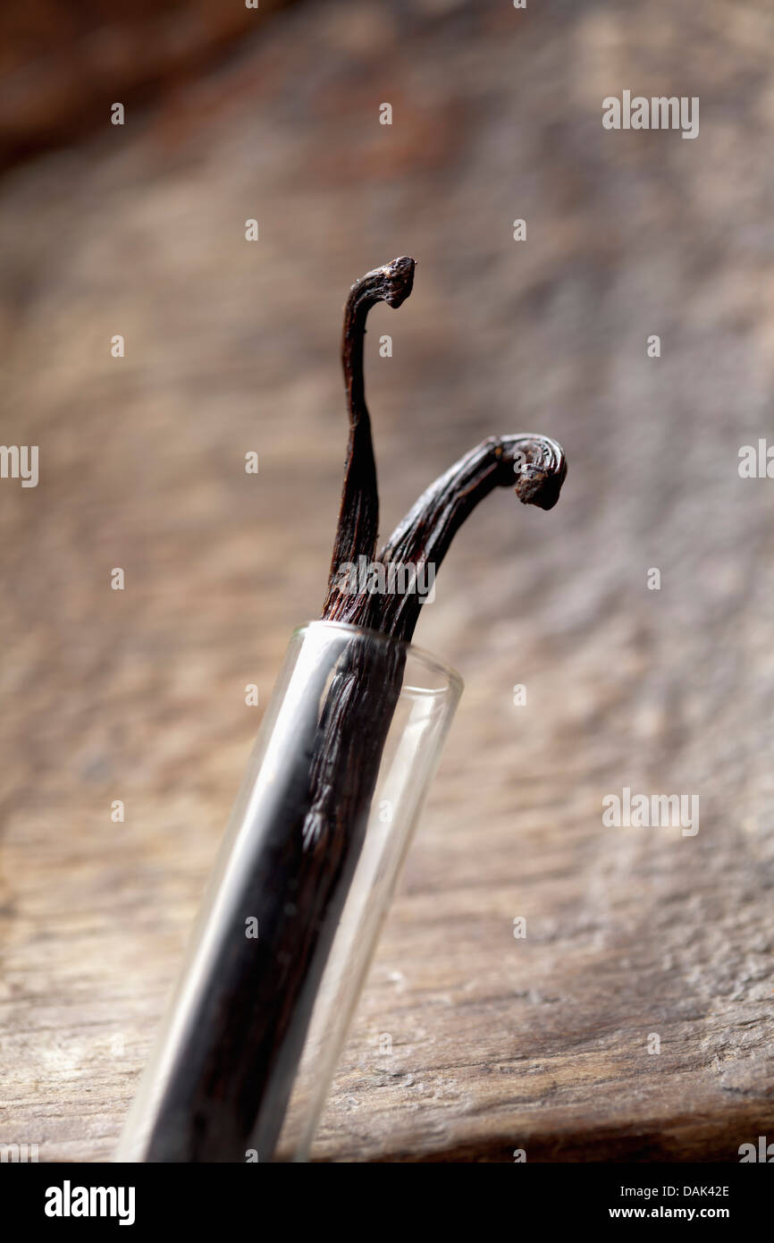 Vanilla pods in glass hi-res stock photography and images - Alamy