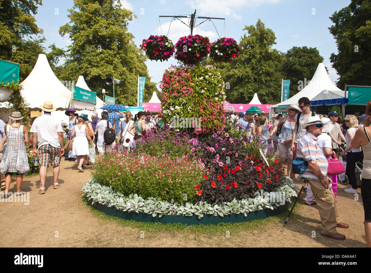 Hampton court palace flower show hi-res stock photography and images ...