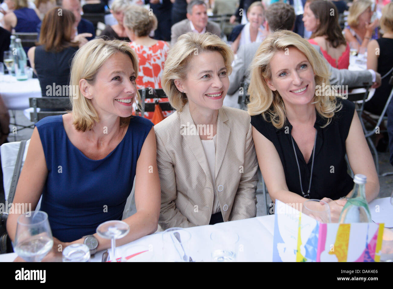 Julia Jaekel (left), Maria Furtwaengler-Burda and Ursula von der Leyen ...
