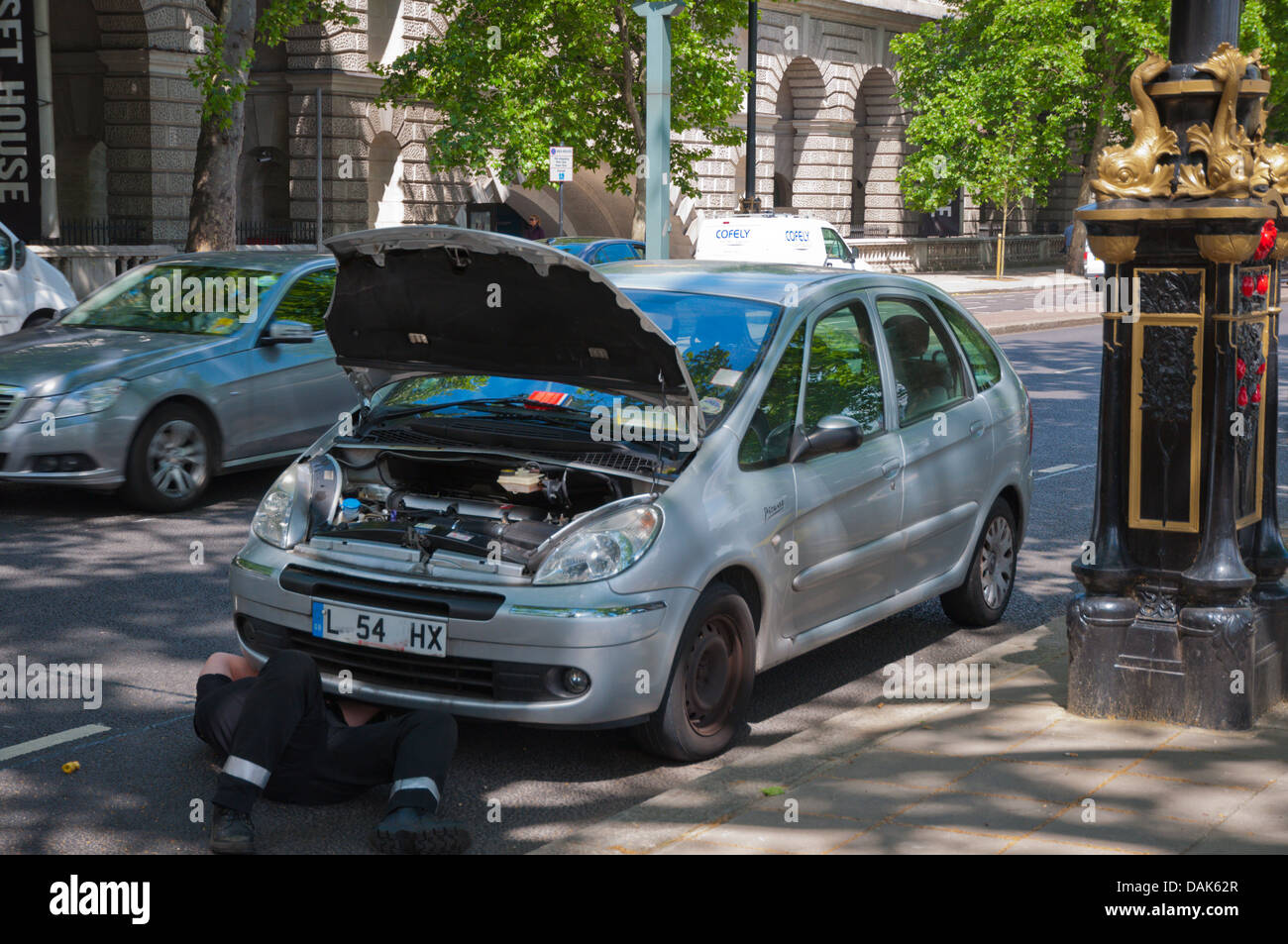 Car repairing hi-res stock photography and images - Alamy
