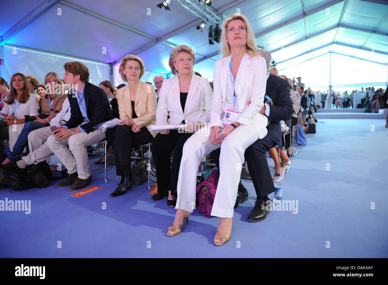 MUNICH/GERMANY - JULY 15: Maria Furtwaengler-Burda (l.) sits on the lap ...