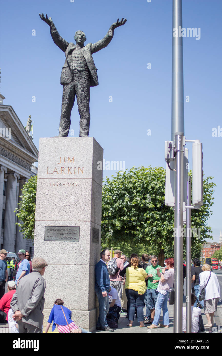Statue of Jim Larkin, O'Connell Street, Dublin, Ireland Stock Photo - Alamy