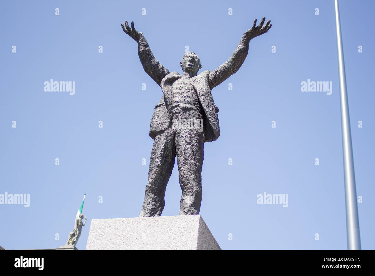 Statue of Jim Larkin, with the Monument of Light on the right hand side ...