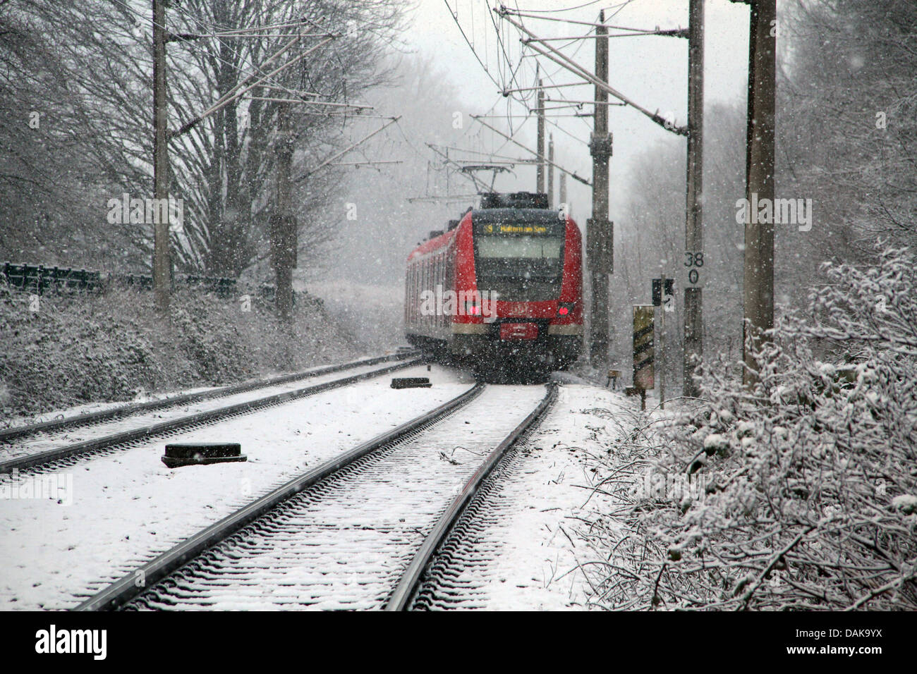 S-Bahn during snowfall in winter, Germany, North Rhine-Westphalia Stock ...