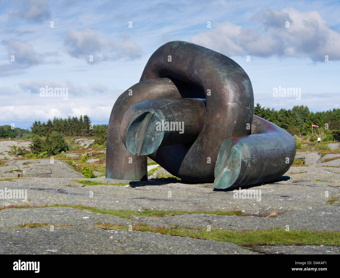 Broken chain (Brutt lenke) Monument in remembrance of the oil platform ...