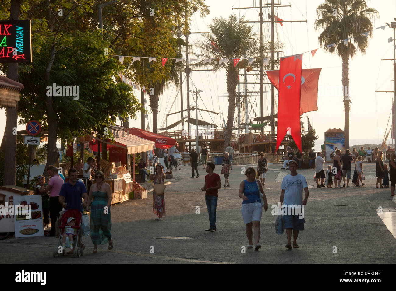 Türkei, Provinz Antalya, Side, Selimiye bildet das Zentrum von Side ...