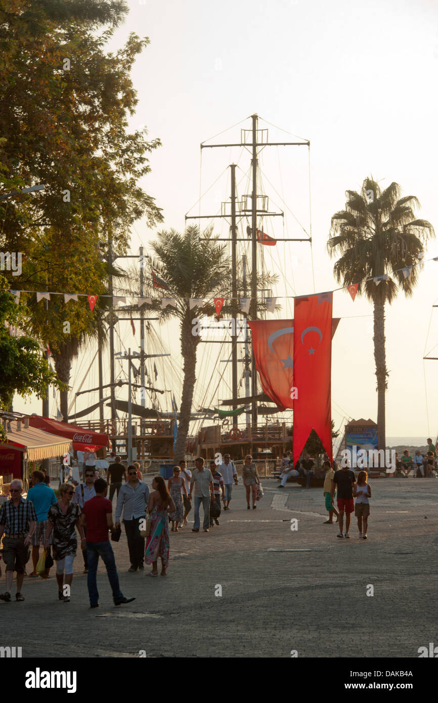 Türkei, Provinz Antalya, Side, Selimiye bildet das Zentrum von Side ...