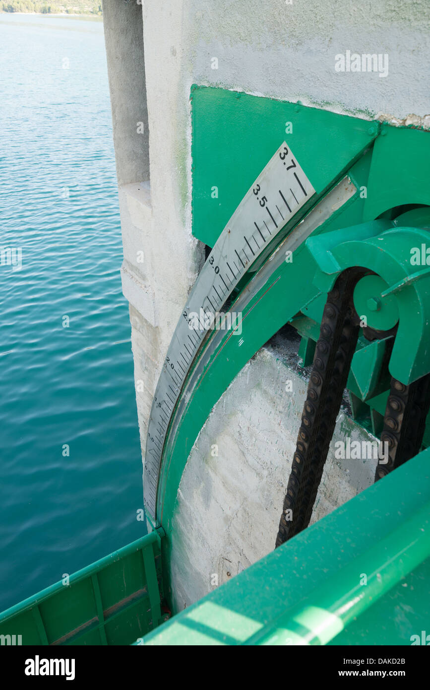 Water level gauge dam hi-res stock photography and images - Alamy