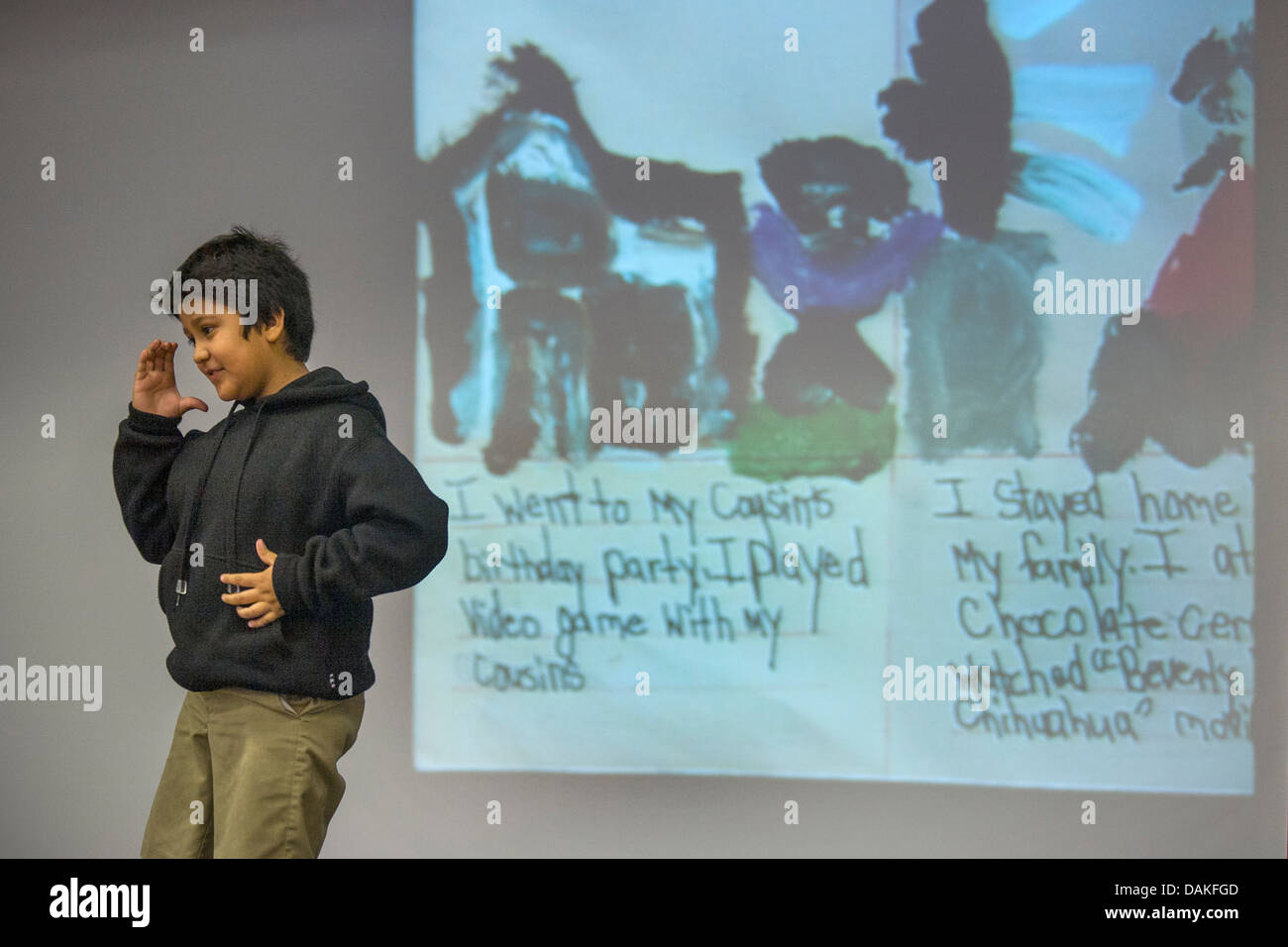 Deaf children signing hi-res stock photography and images - Alamy