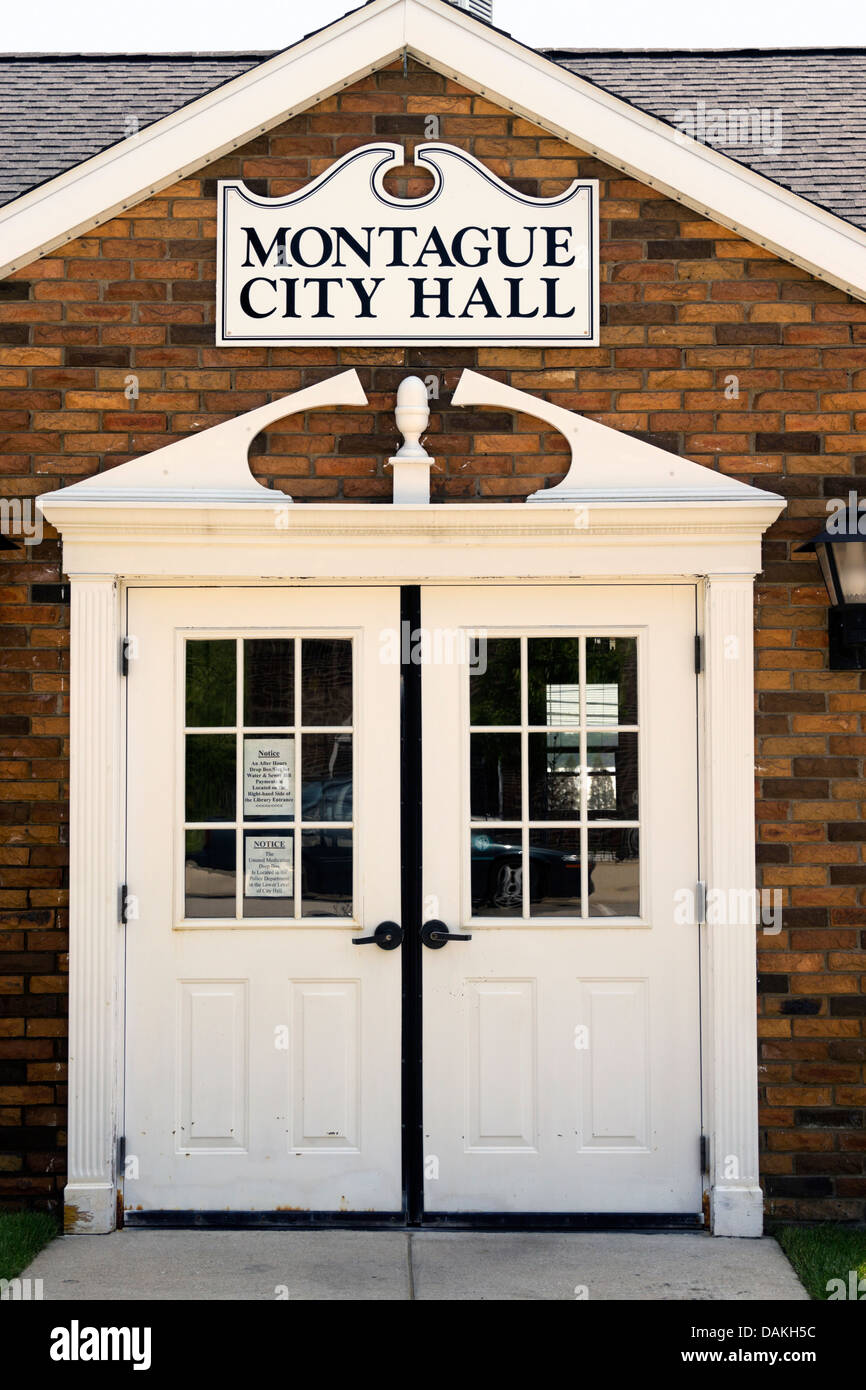 Government building door hi-res stock photography and images - Alamy
