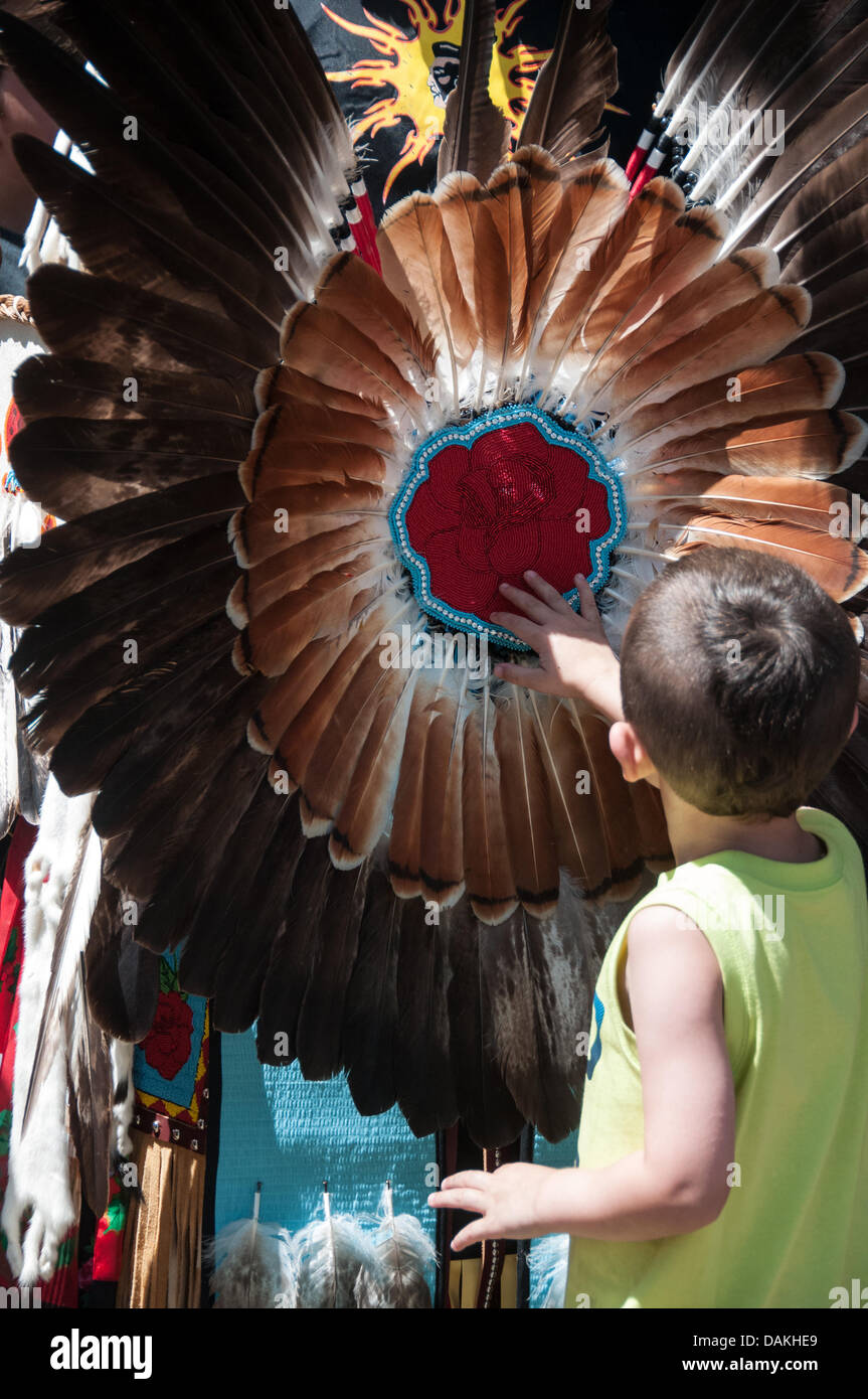 First nations child drum hi-res stock photography and images - Alamy