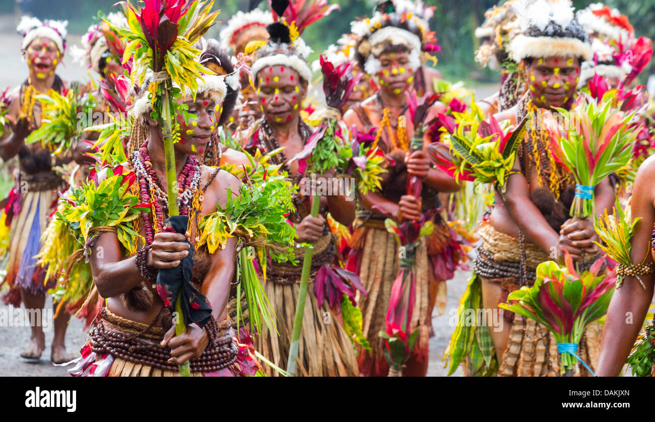 Tribal dance papua new guinea hi-res stock photography and images - Alamy