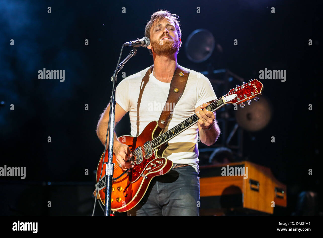 Black keys band hi-res stock photography and images - Alamy