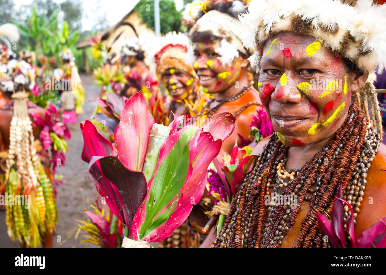 Tribe women new guinea hi-res stock photography and images - Alamy