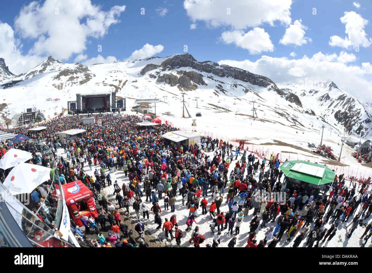 Top of the mountain concert hi-res stock photography and images - Alamy