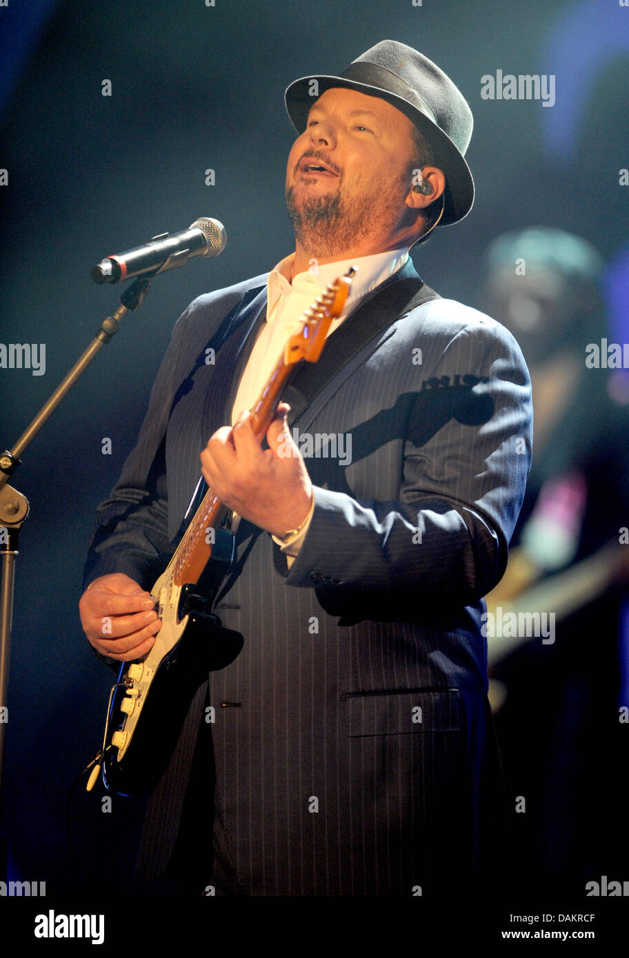 American singer Christopher Cross performs during the final regular ...