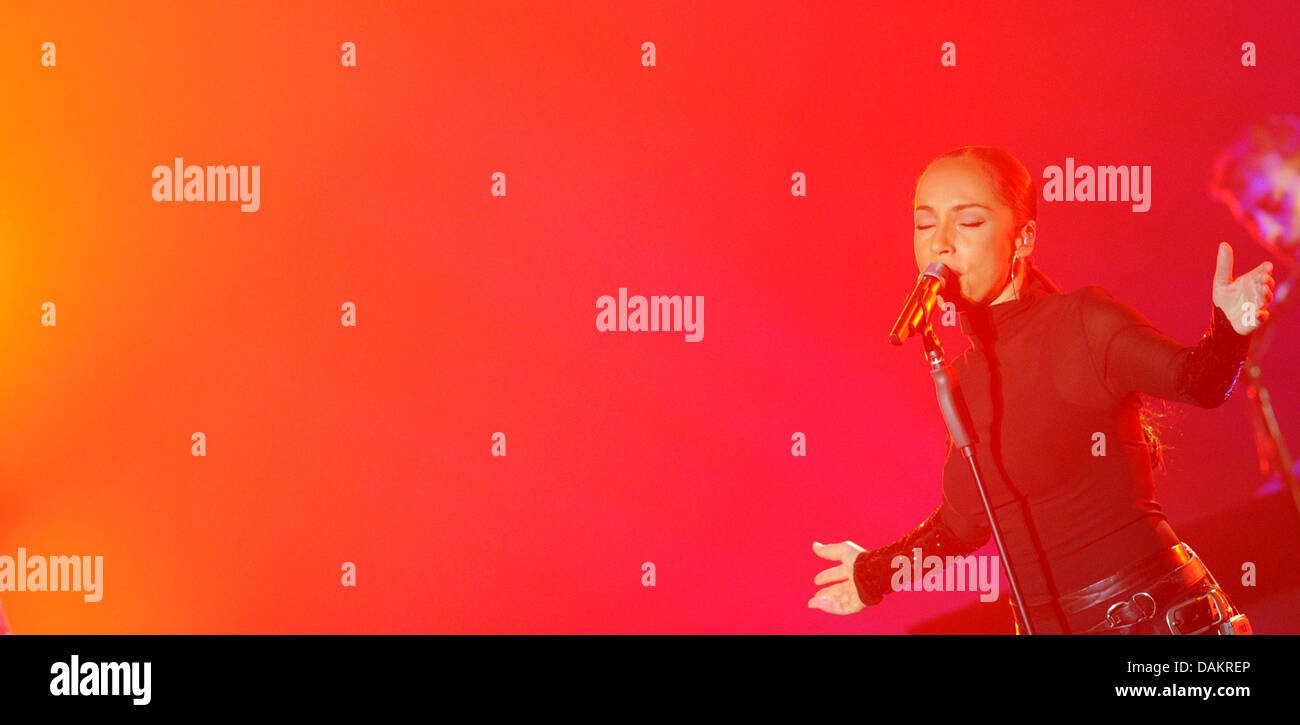 Sade adu hi-res stock photography and images - Alamy