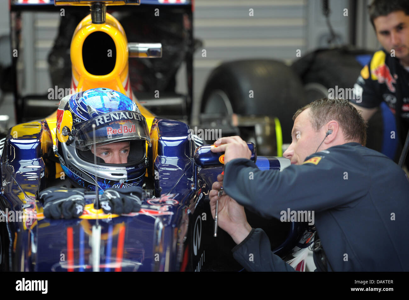 Formula one driver mirror hi-res stock photography and images - Alamy