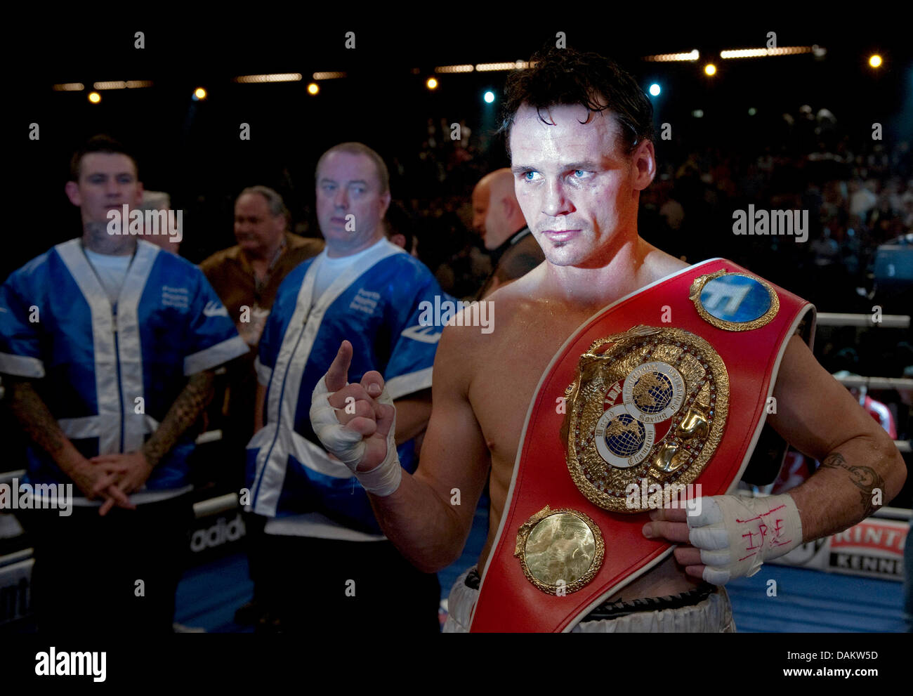 The Australian boxer Daniel Geale celebrates after the IBF World ...