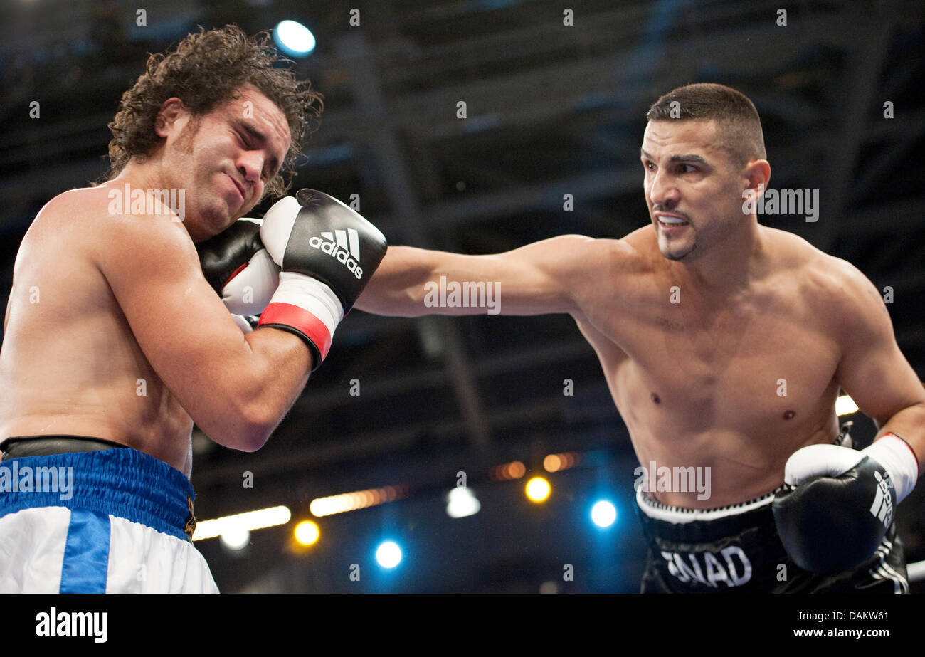 The Italian Cruiser weight boxer Michele De Meo (L) and the Serbian ...