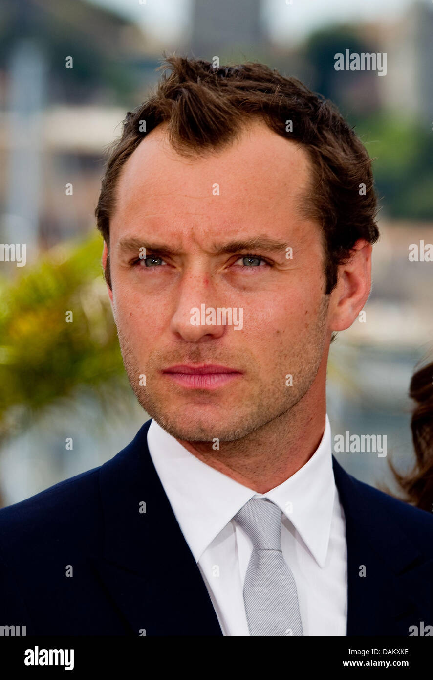 Actor Jude Law poses during the jury photocall at the Cannes Film ...
