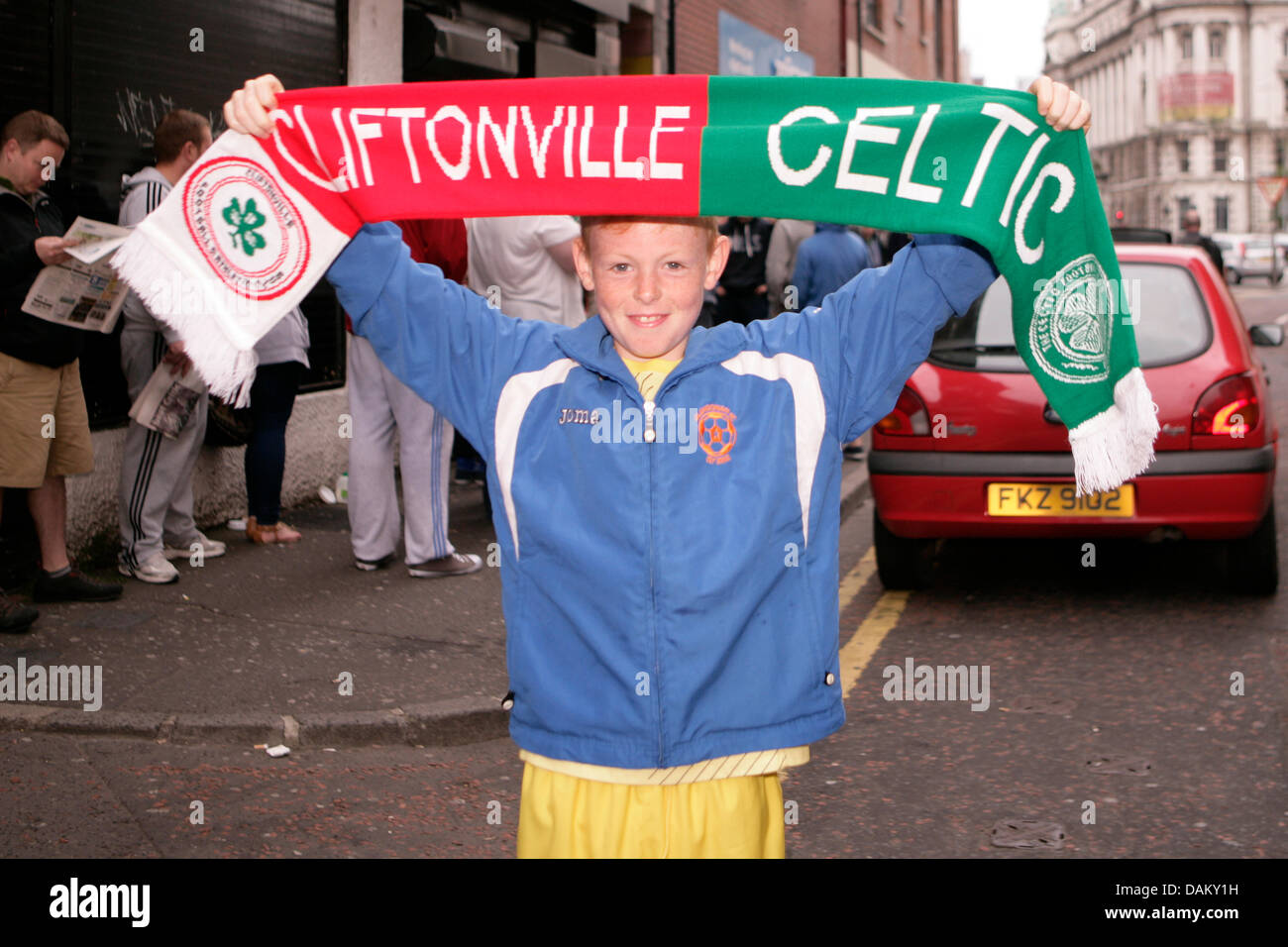 Celtic football club scarf hi-res stock photography and images - Alamy