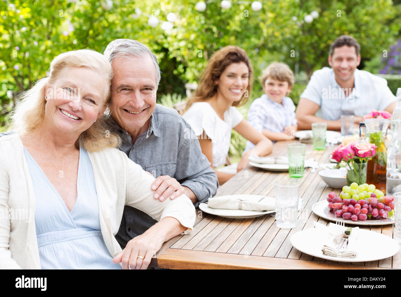 Family sitting at picnic table hi-res stock photography and images - Alamy