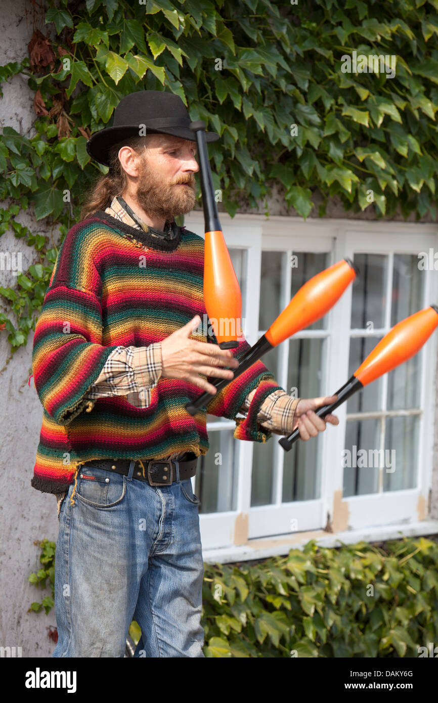 English juggler hi-res stock photography and images - Alamy