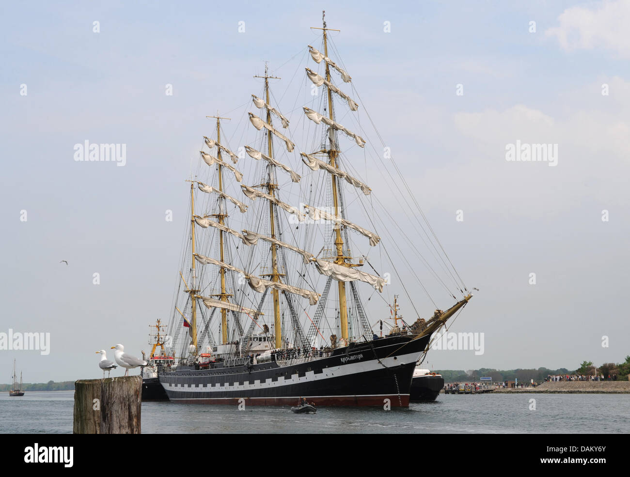The Russian sail training ship 'Kruzenshtern' enters the harbour in ...