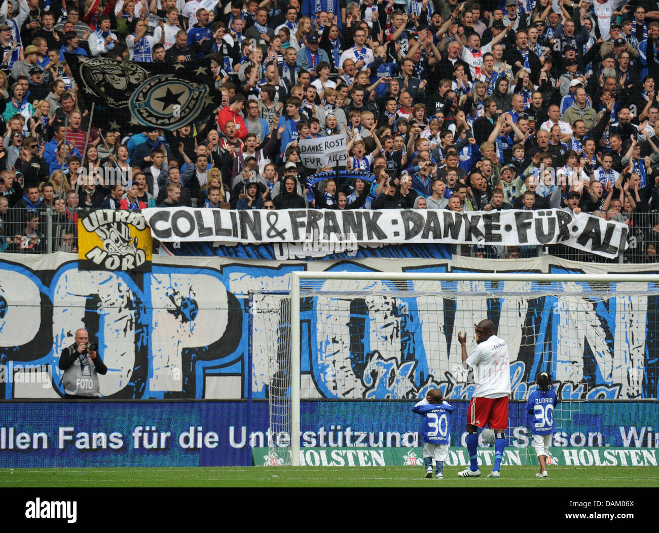 Hamburg's Collin Benjamin walks across the pitch with his children and ...