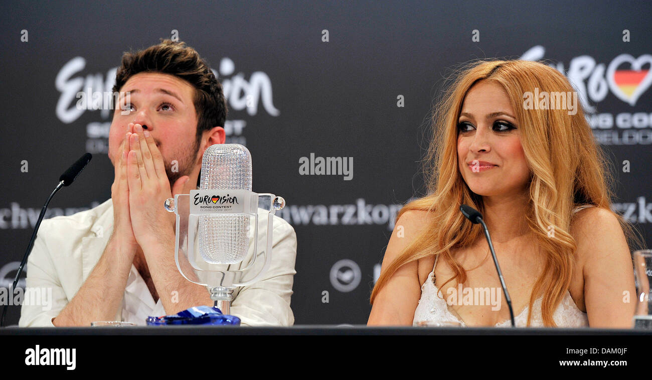 Ell and nikki eurovision final hi-res stock photography and images - Alamy