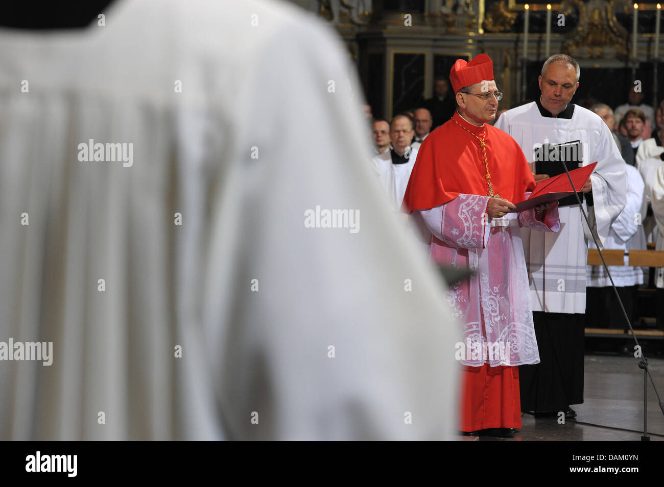 Cardinal Angelo Amato beatifies nazi opponent Father Georg Haefner in ...