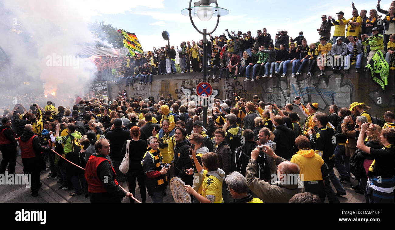 Borrussia Dortmund's fans celebrate their team's championship in ...