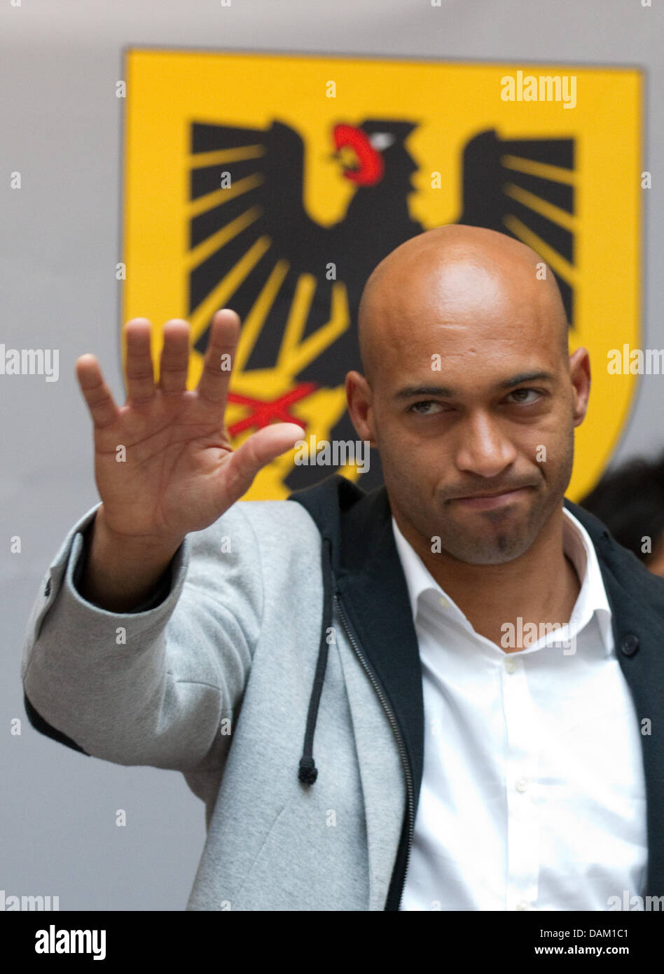 Dede of German soccer champion Borussia Dortmund signs the city's ...