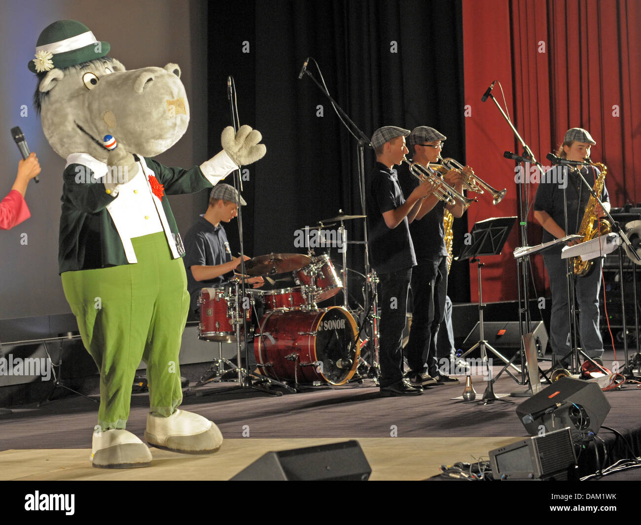 Swinging hippo mascot 'Dixie' opens the 41th Dixieland festival in ...