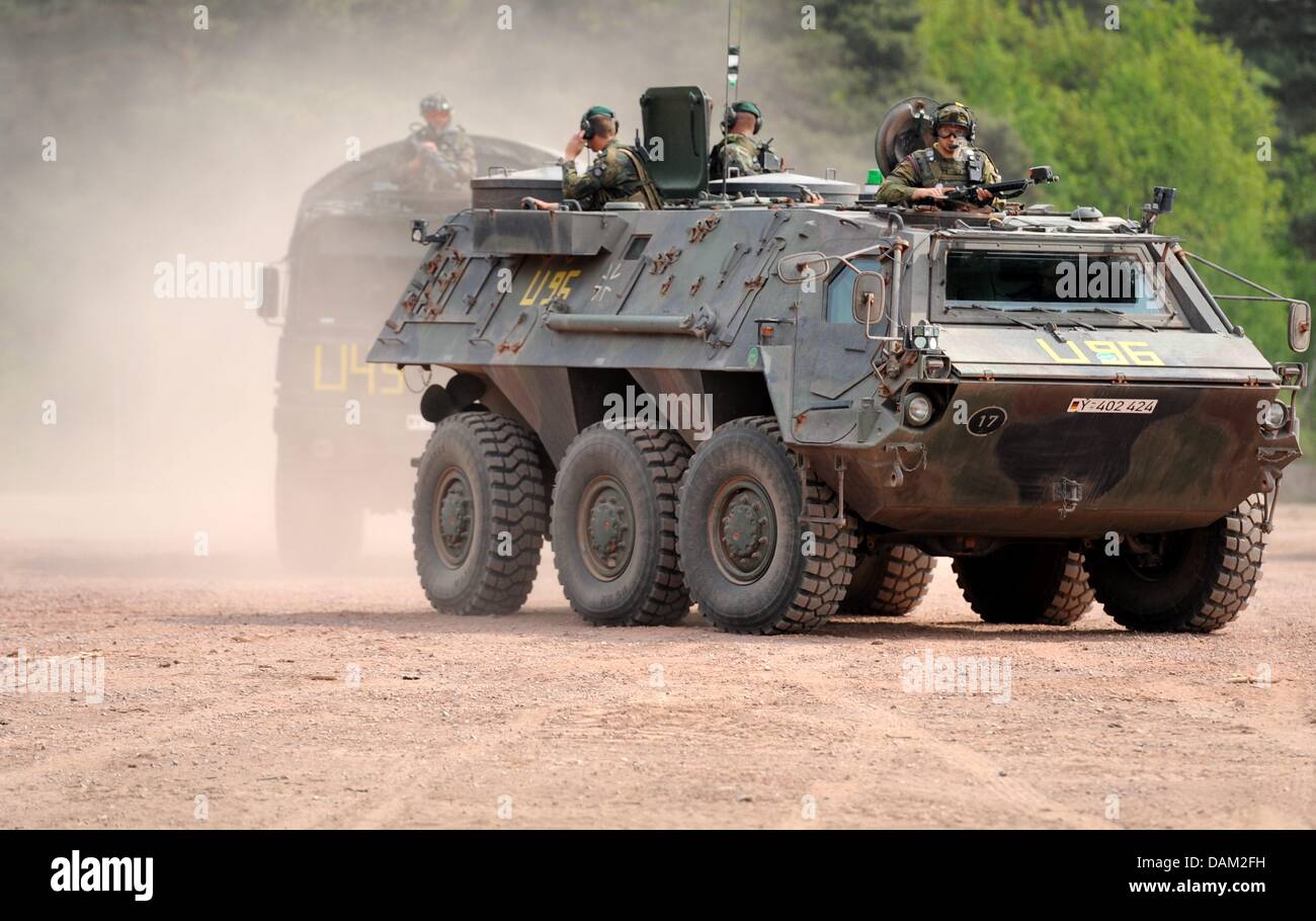 Soldiers of the German Bundeswehr practice for their mission in ...