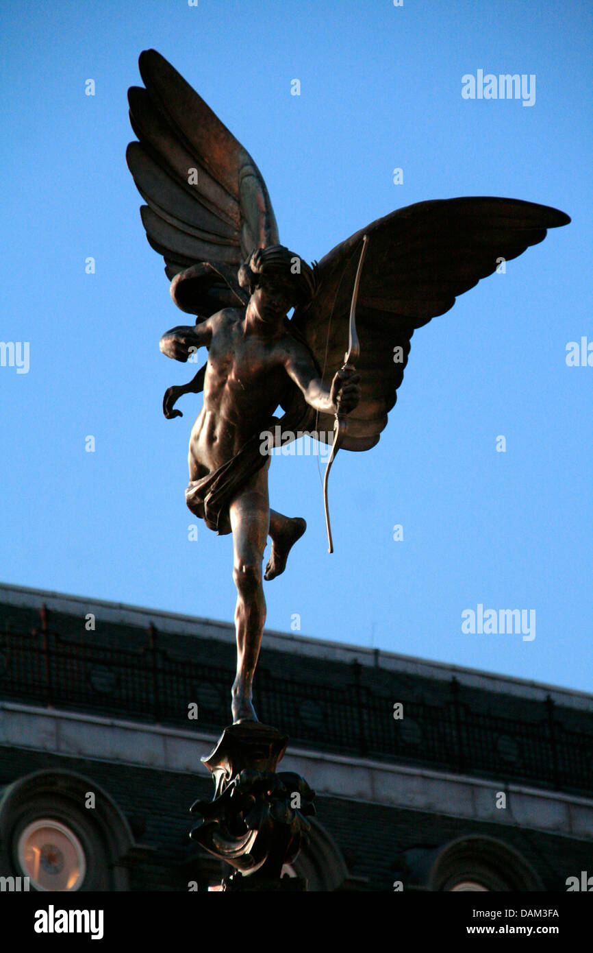 Eros statue in Oxford Circus, England Stock Photo - Alamy