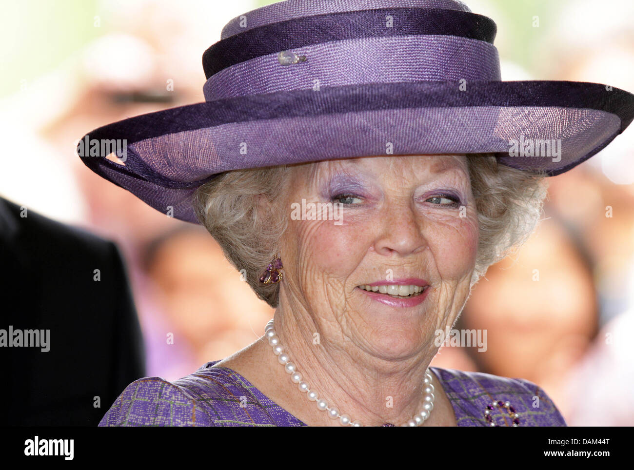 Dutch Queen Beatrix visits the Willem Arntsz House of Altrecht in ...
