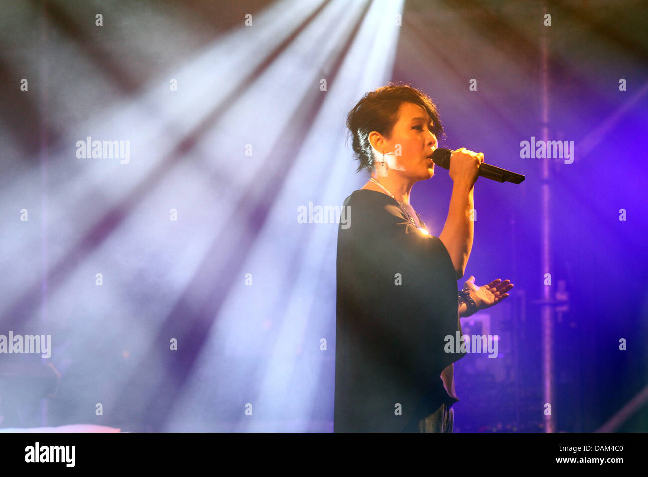 Rene Liu forgot lyrics in her concert in a comical opening in Taipei ...