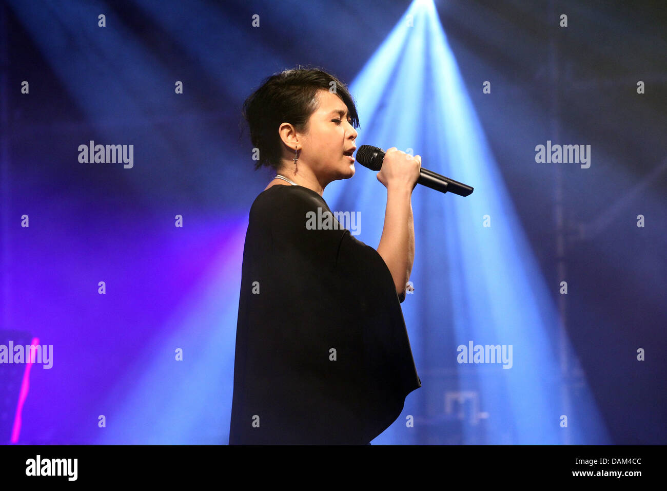 Rene Liu forgot lyrics in her concert in a comical opening in Taipei ...