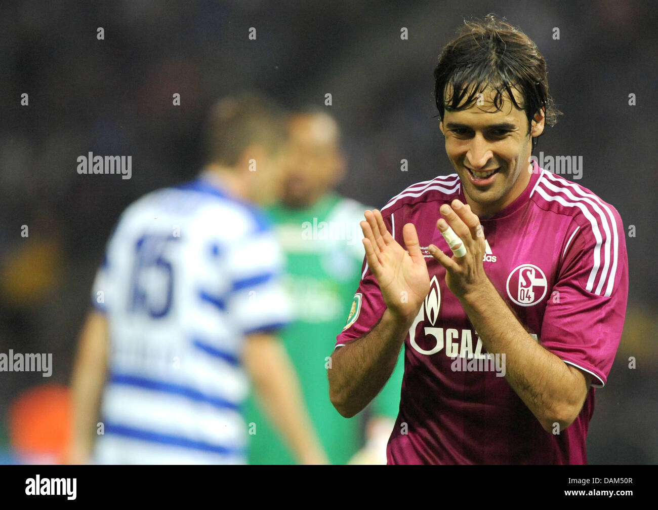 Schalke's Raul celebrates after Schalke's 5:0 win in the DFB cup final ...