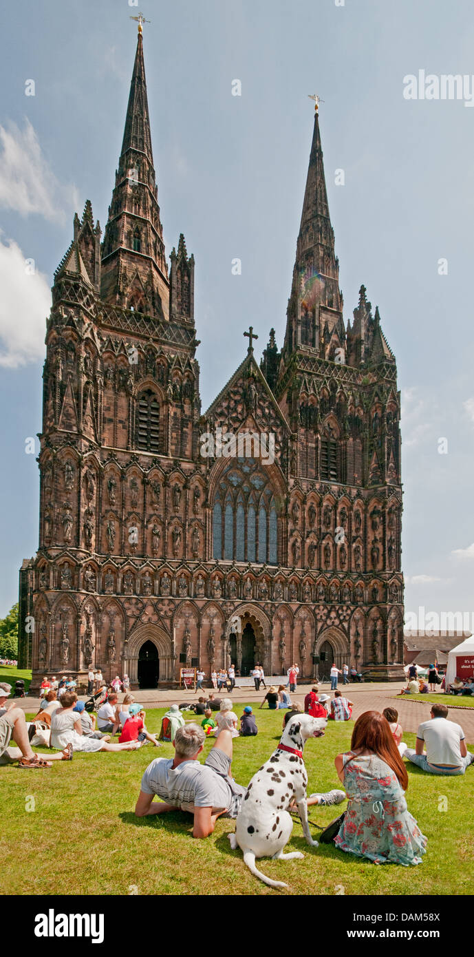 Enjoy entertainment hi-res stock photography and images - Alamy