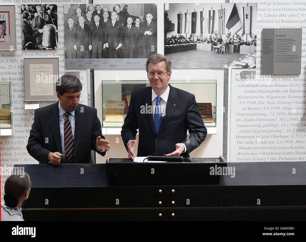 Federal President Christian Wulff (R) stands at the lectern from the ...