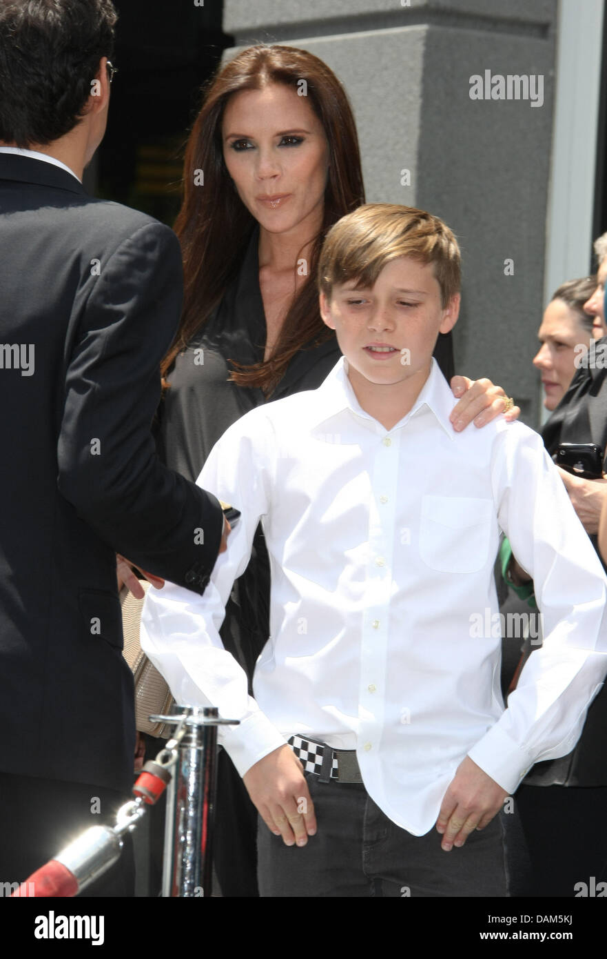 Victoria beckham walk fame hi-res stock photography and images - Alamy