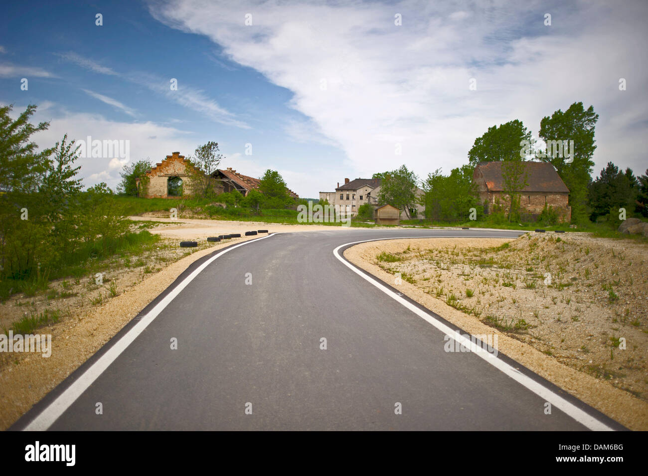 Crumbling building stands hi-res stock photography and images - Alamy